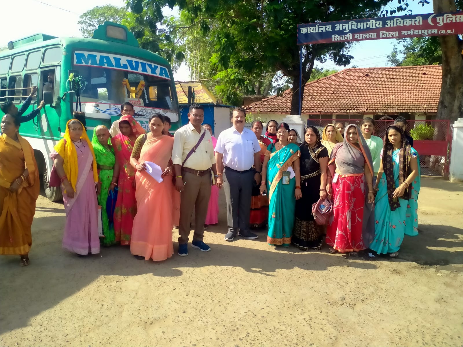 50 buses leave for pilgrims from Seoni Malwa | देवी लोक महोत्सव का होगा ...