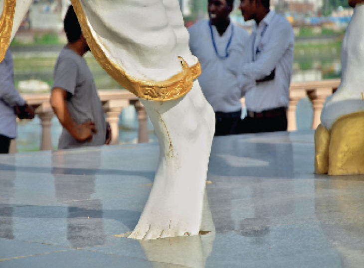 Cracks in 11 idols of Mahakal Lok, the idol of Gajasur Sanhar left its ...