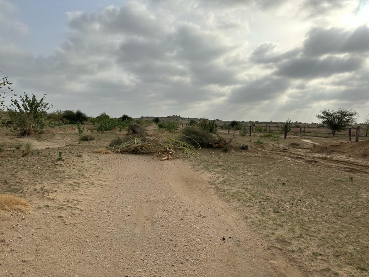 The villagers of Hasuwa village submitted a memorandum to the SDM ...