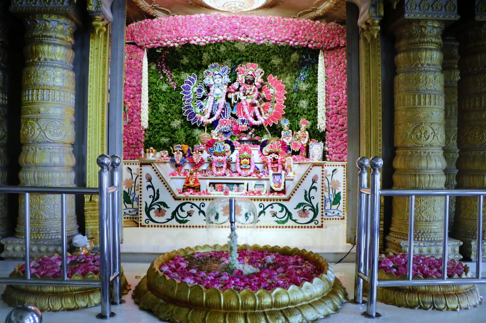 Panihati Chida Dahi Festival celebrated in Krishna Balram Temple of ...