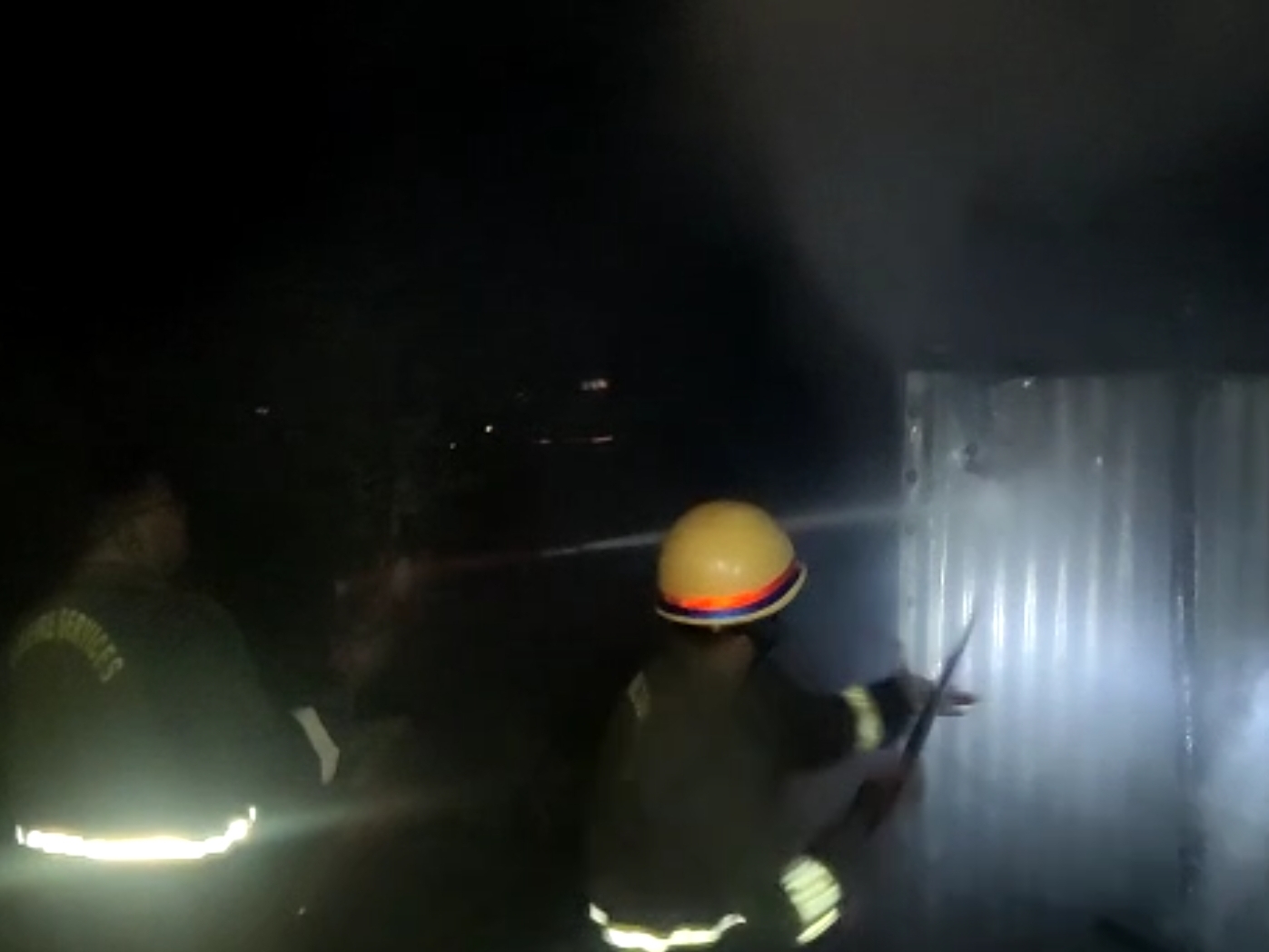 Accident due to spark from transformer, two fire engines got control ...