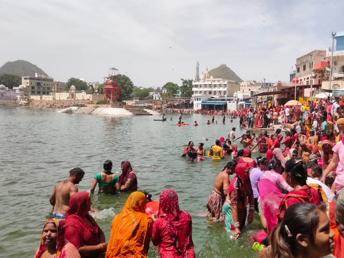Queues of devotees seen in Brahma temple, people upset due to chaos ...