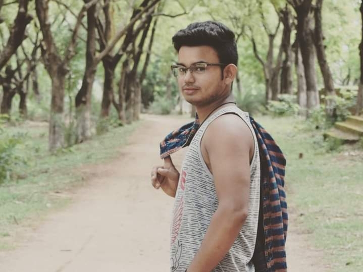 23 people were pulled out, the bogie fell into a 30 feet deep pit | ट्रेन हादसे में बचे गौतम और ...