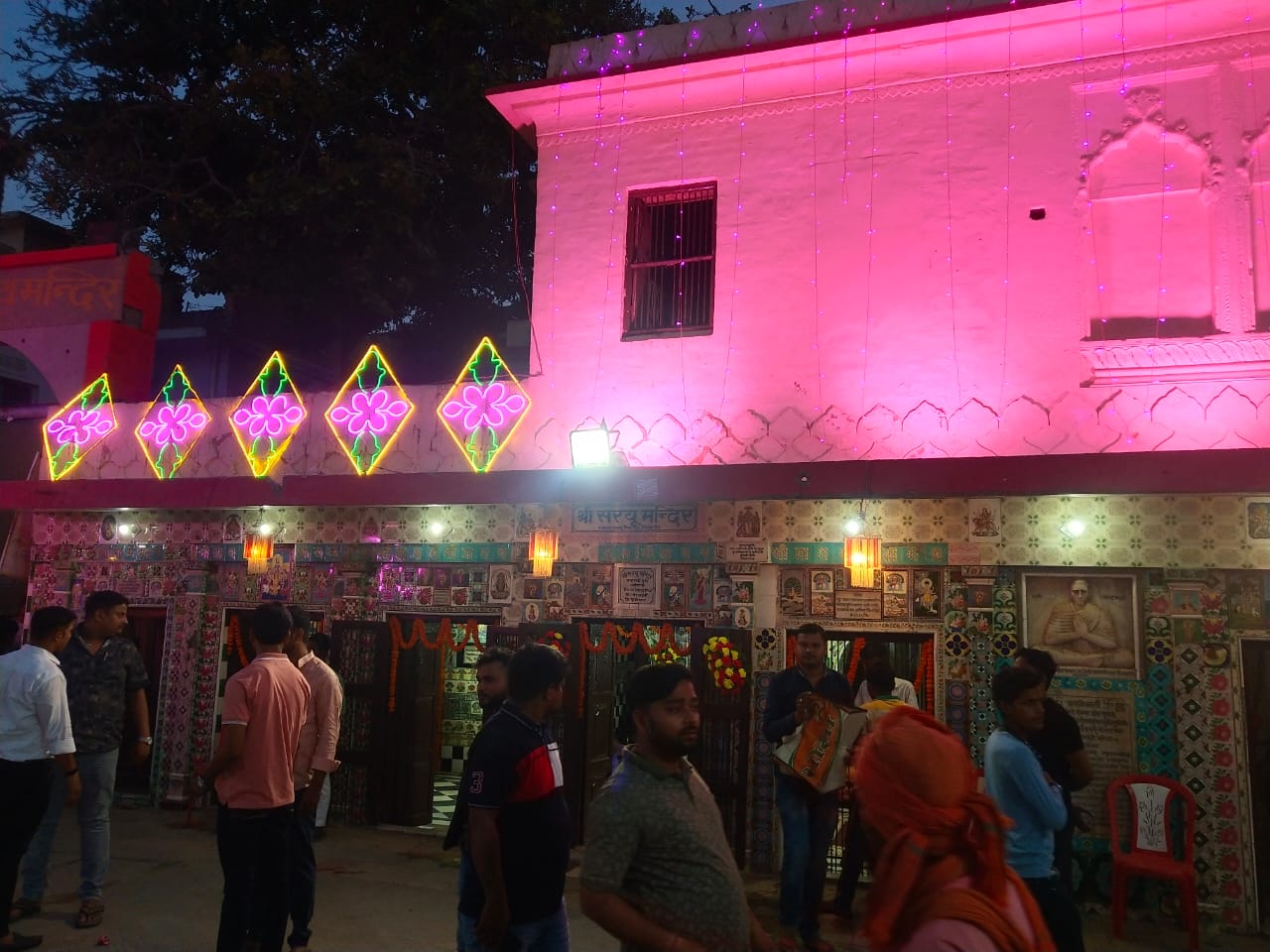 Lakhs of people throng Saryutat and Ram ki Paidi amidst the grand ...
