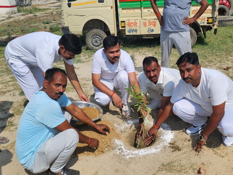 Plantation done on World Environment Day, administered an oath to keep ...