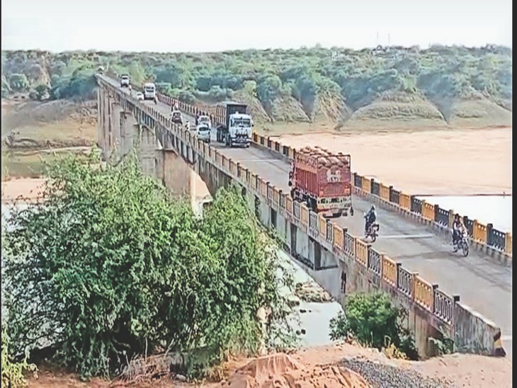 47 years old Chambal bridge malfunctioned for the 11th time in 21 years ...