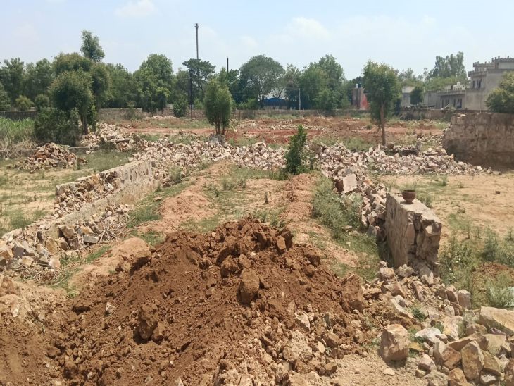 Illegal plotting at three places near APS school, property dealer's ...