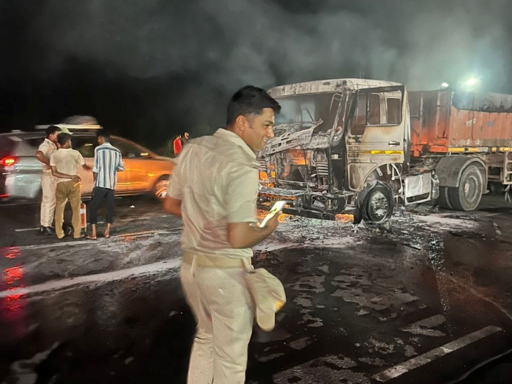 Trolley cabin caught fire on the highway
