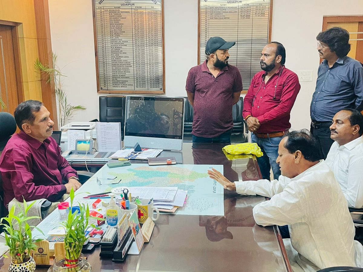 MP holds meeting with collector, writes letter to CCF | जनजाति परिवारों ...