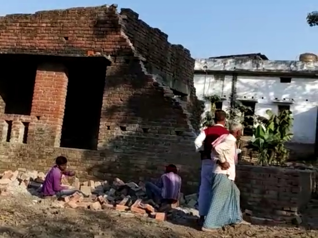 Public redressal officer gave instructions for FIR, construction was done in 2005 | बगहा के ...