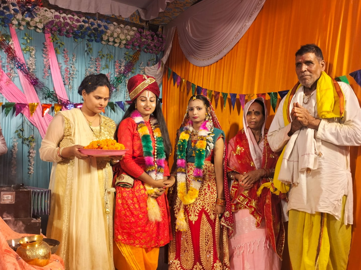 Devotees became emotional after hearing the story of Shri Krishna ...