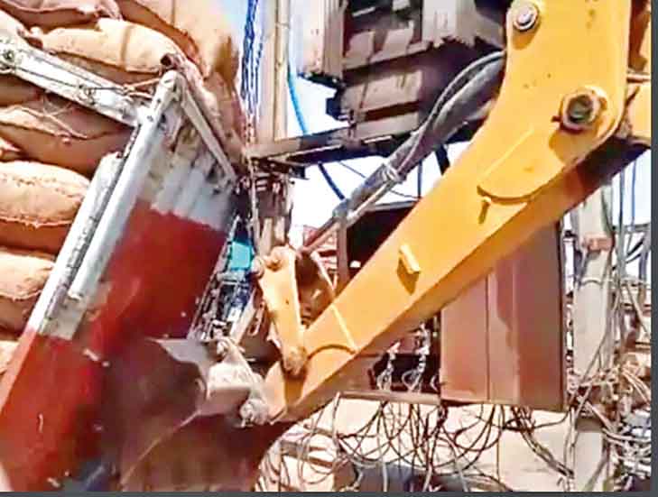 Removed with the help of JCB, collision of transformer leads to a big ...