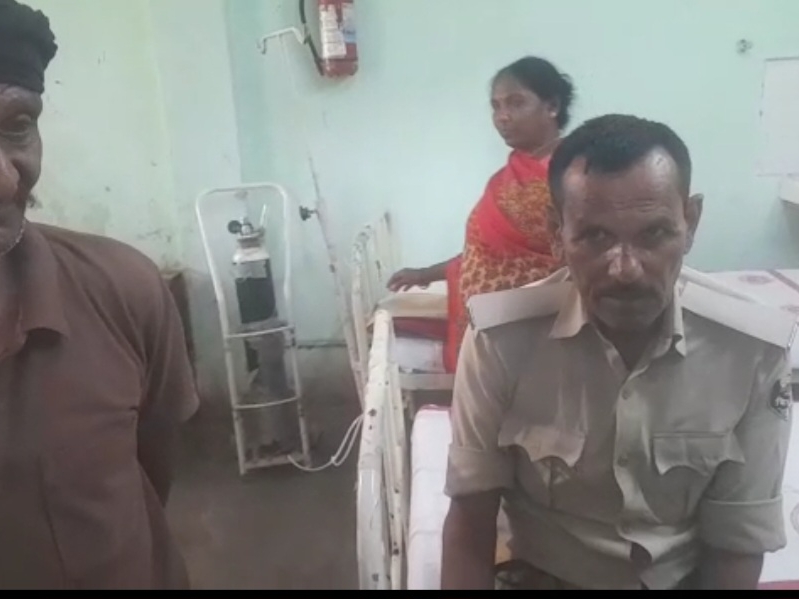 Liquor smuggler woman arrested, women block road to rescue her