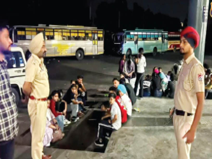 Seeing the students at the bus stand, DSP City took everyone to the ...