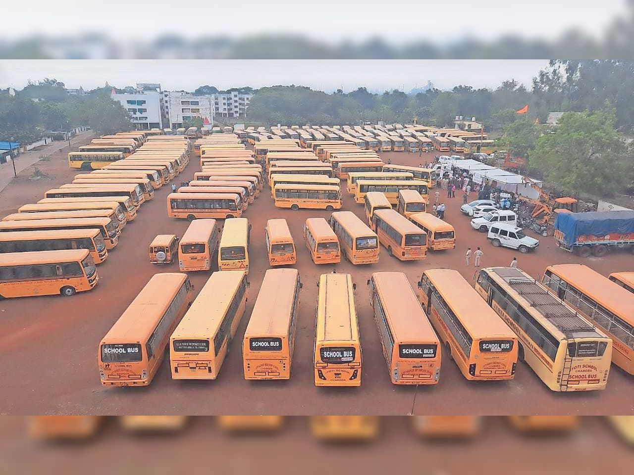 स्कूल बसों की जांच में दूसरे दिन 27 बसों में खामियां मिलीं, दिया नोटिस ...
