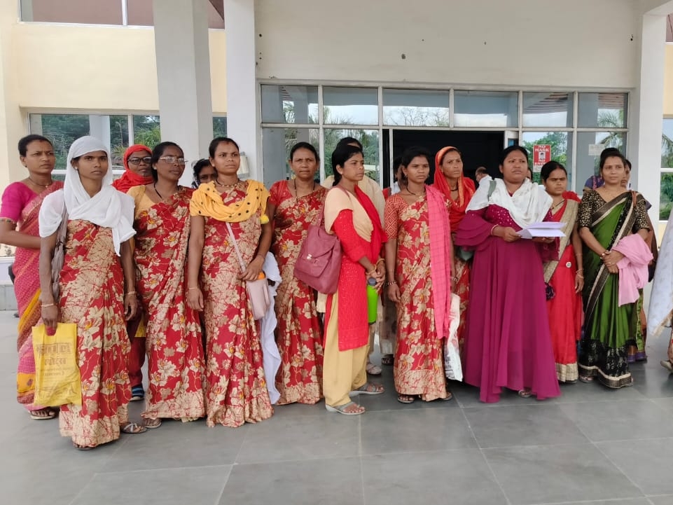 मिनी आंगनबाड़ी कार्यकर्ताओं ने की आंगनबाड़ी कार्यकर्ता के बराबर मानदेय ...