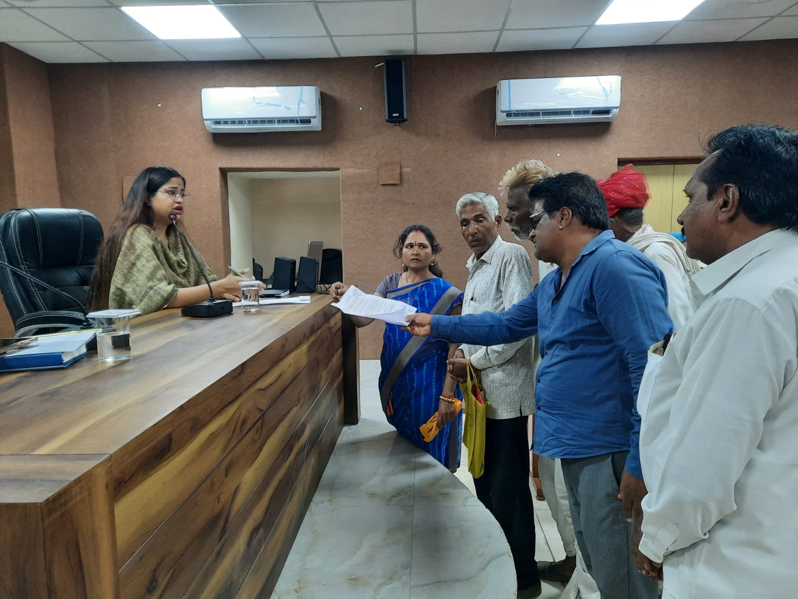 Neemuch- Regional Councilor reached Porwal public hearing today ...