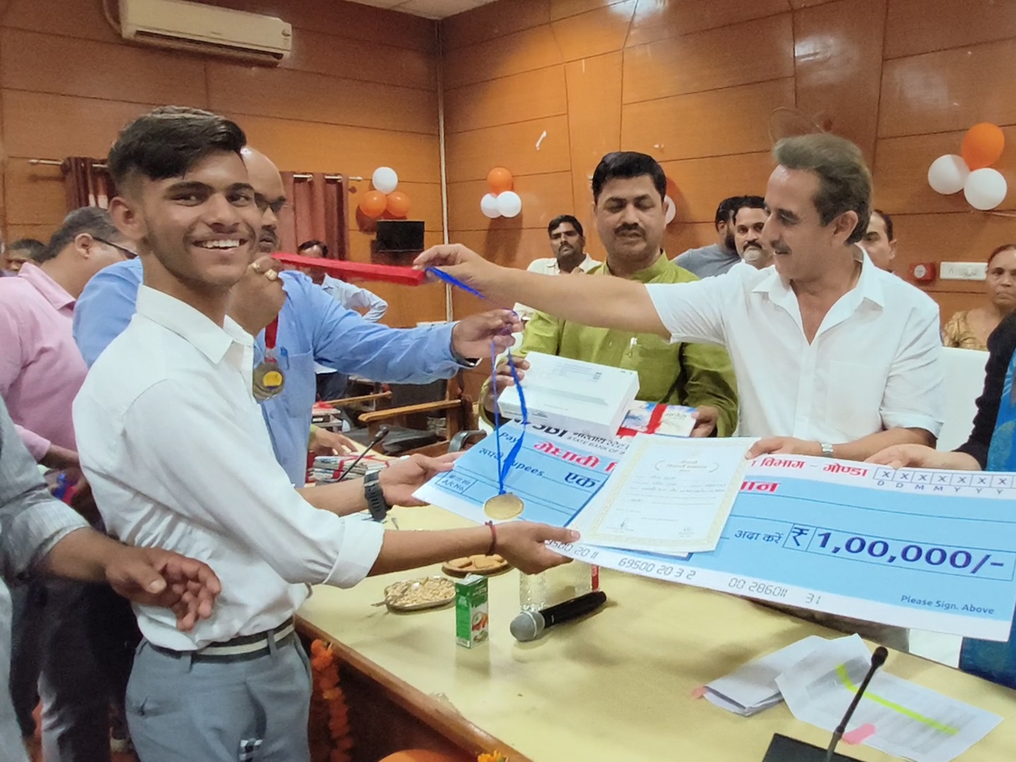 MP distributed check and tablet, telecast of CM Yogi's program | गोंडा ...