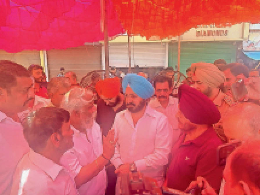 The MLA promised to install CCTV in the market and increase PCR ...