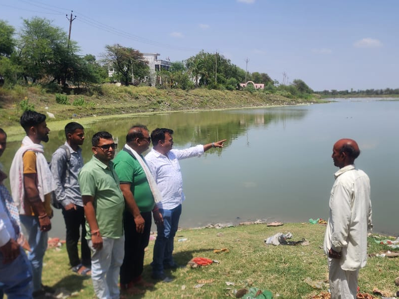 MLA representative Rai Singh Mewada inspected the black pond