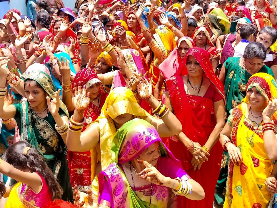 Devotees took out a grand procession in the city, Puthi was worshiped ...