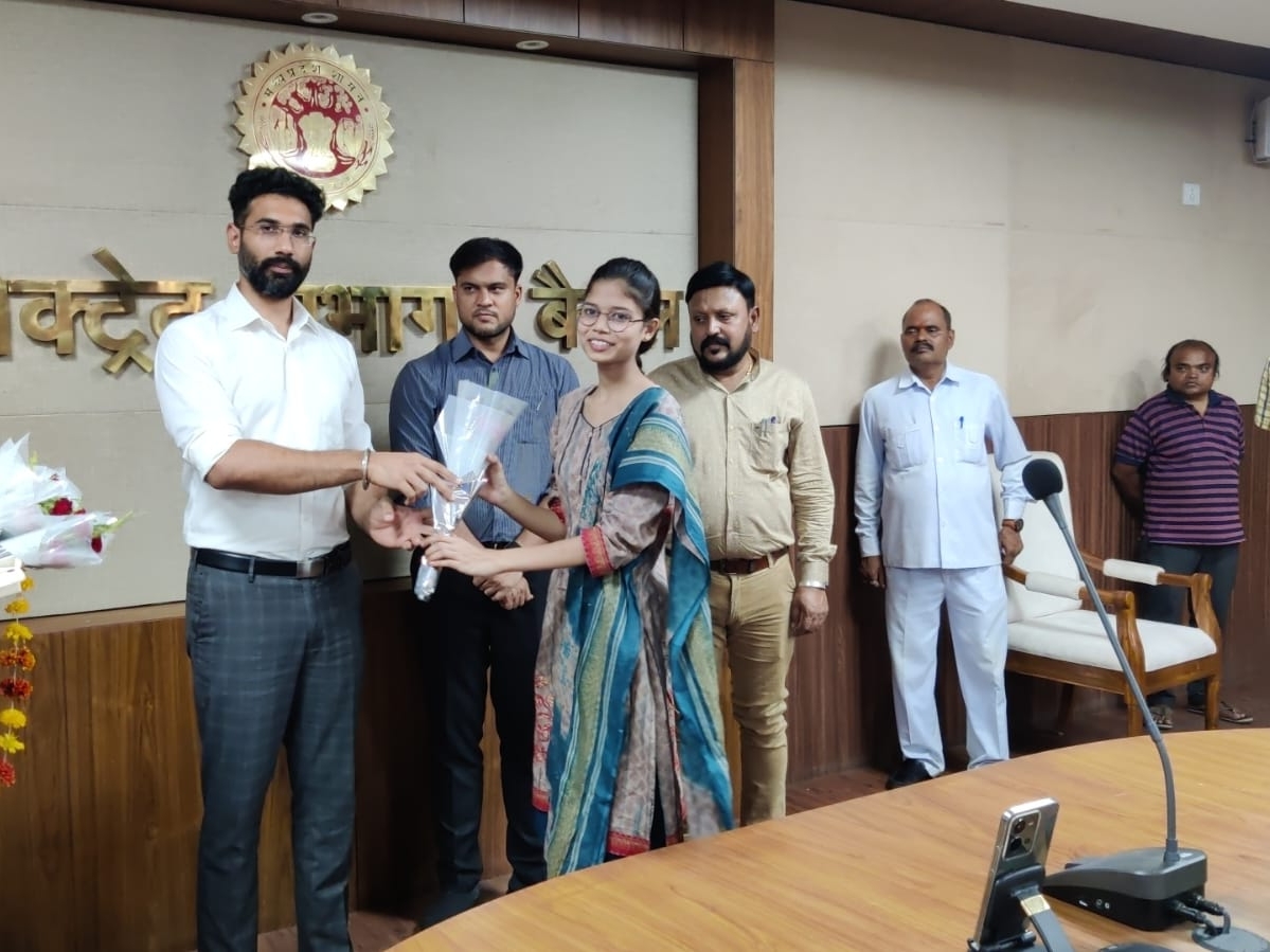 40 children qualified NEET in 2 months of study, collector honored ...