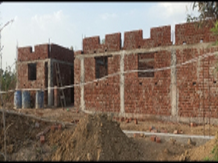 The villagers protested against the use of substandard material in the ...