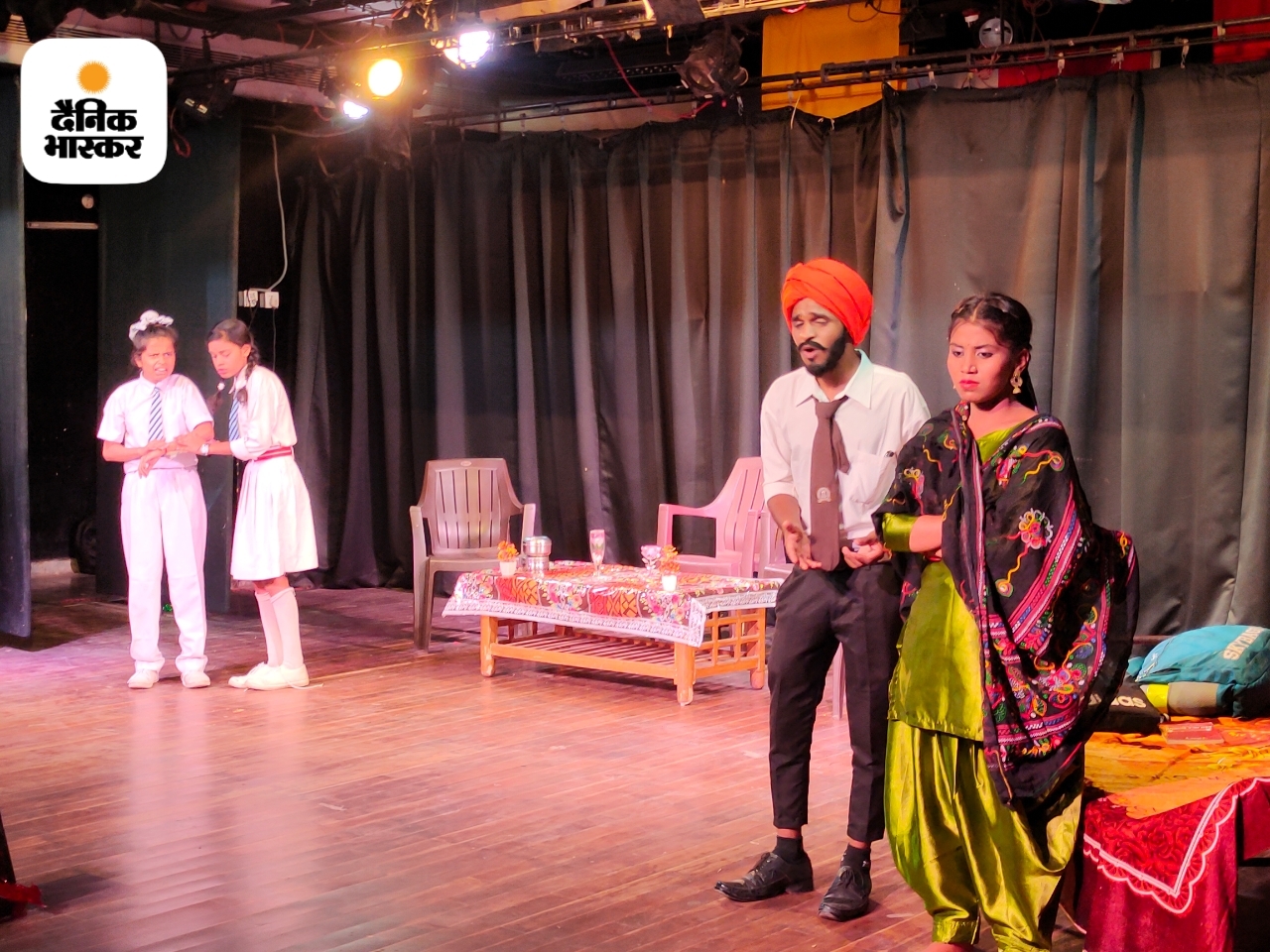 'Aaj school nahi jaunga', 'Thug thug gaye' under Ras Manch Yojana was ...