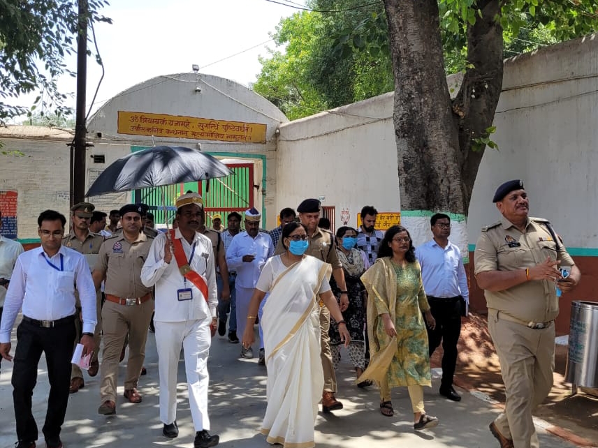 Hathras met the prisoners, took information about the food, also saw ...