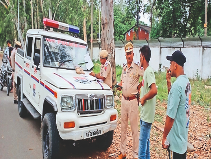 challans of 15 drivers | रेहड़ियां हटाईं: 15 वाहन चालकों के काटे चालान ...
