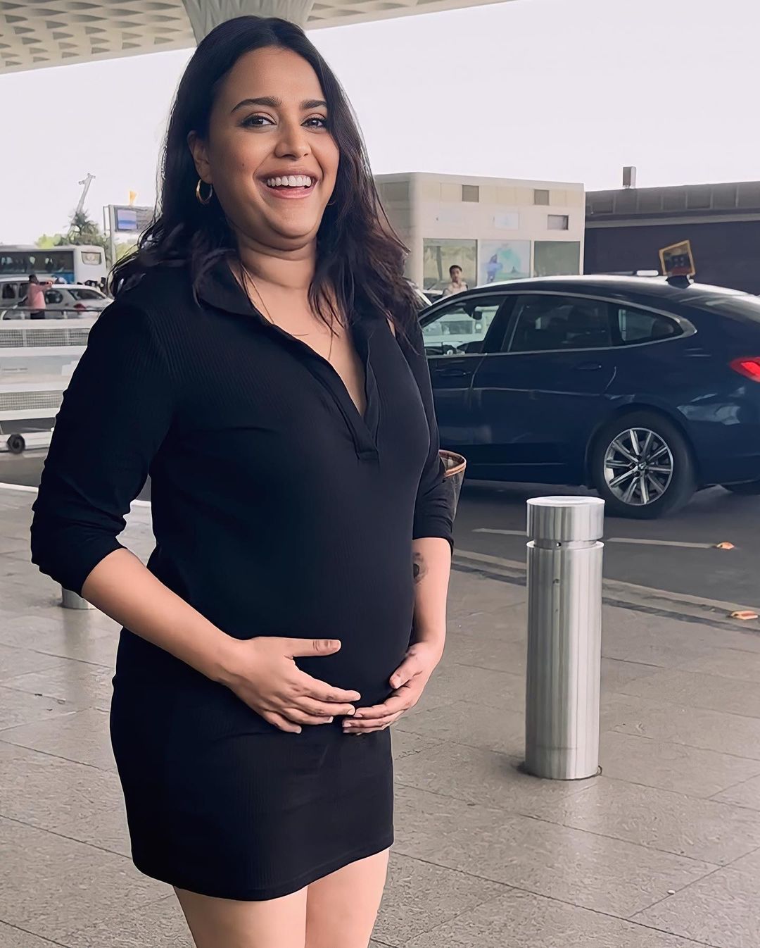Swara Bhasker Pregnancy; Actress Flaunts Baby Bump in front of Paparazzi | प्रेग्नेंसी ...