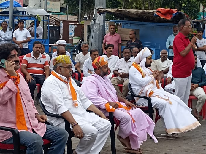 Collective recitation of Hanuman Chalisa at Jhala Manna intersection | बड़ी सादड़ी में रामधुन ...