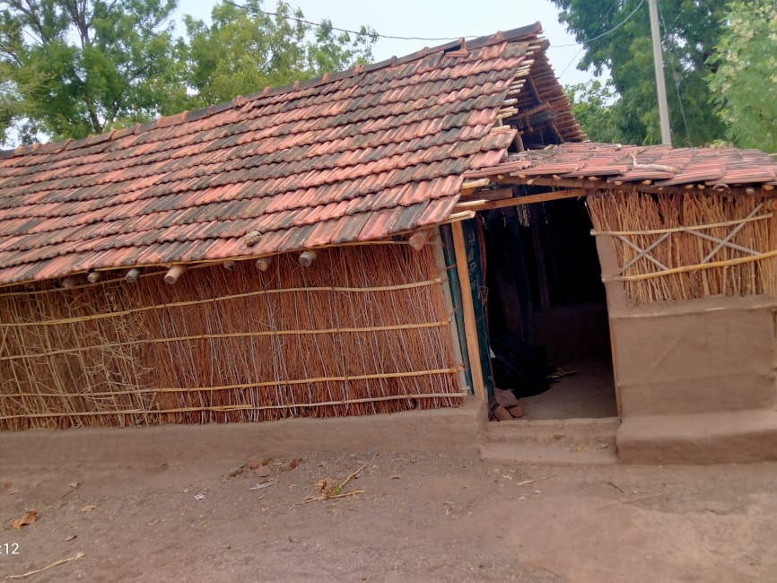 Barwani - Rice Pansemal was kept illegally in the hut, police raid