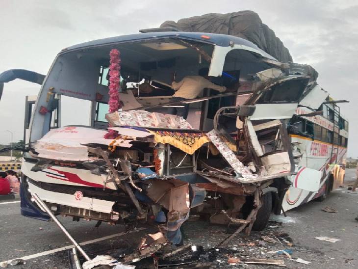 Accident happened due to sudden braking of dumper in Jhansi, the bus ...