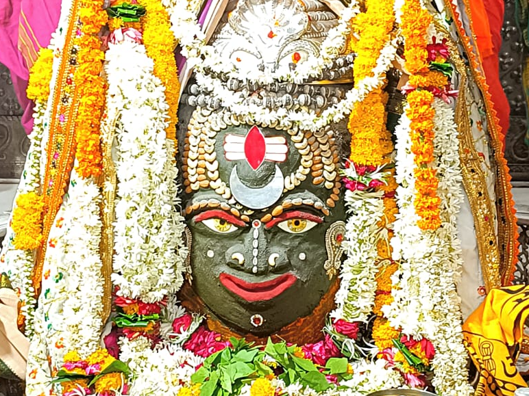त्रिपुण्ड त्रिनेत्र धारण कर भगवान महाकाल का श्रृंगार | Adornment of ...