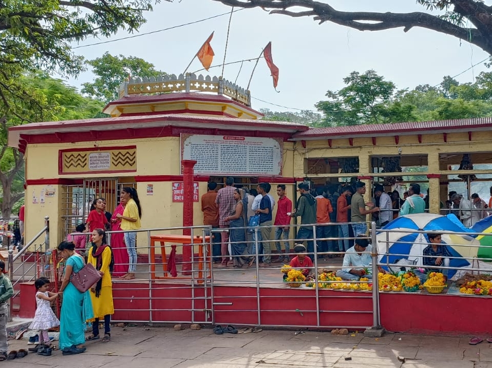 An influx of devotees at the Amjhira Hanuman temple located on MP UP ...