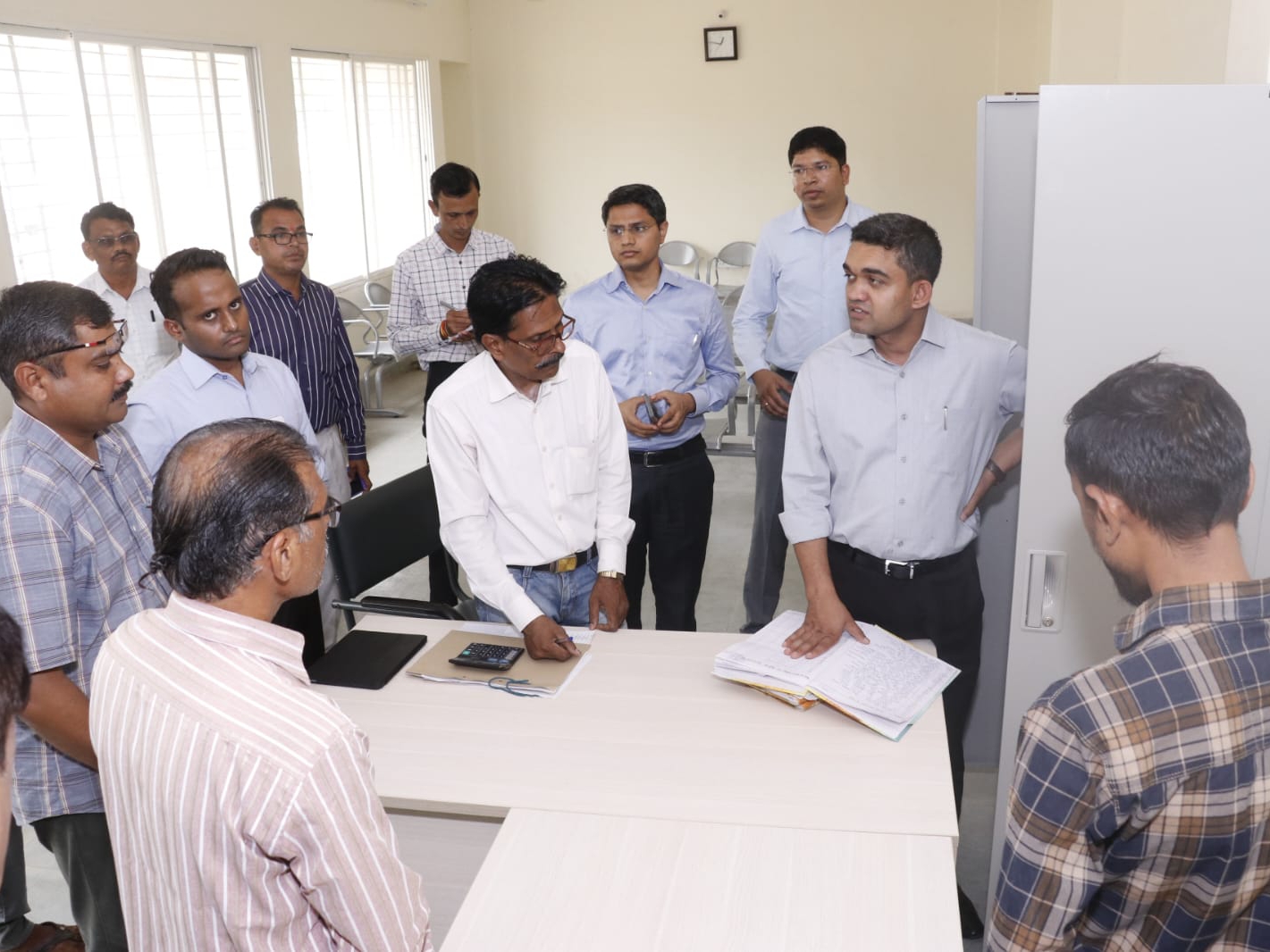 Dhar Collector inspected the new SDM and Tehsil office built in Manawar ...