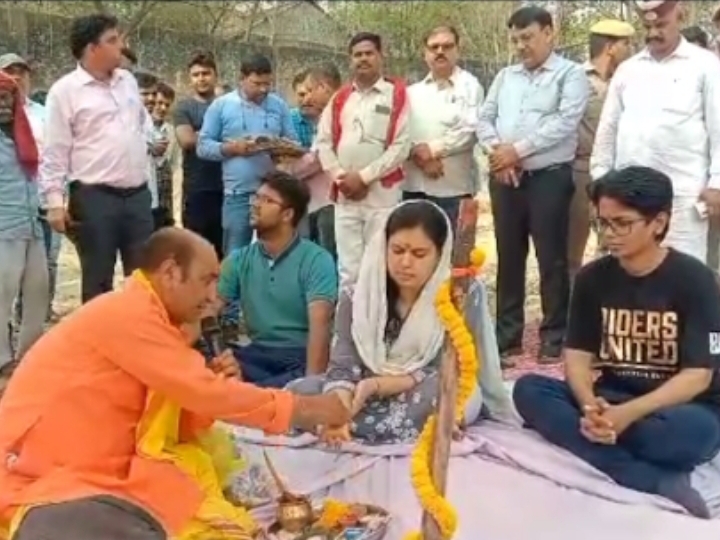 1.25 crore will be spent in 40 days, DM started by performing havan ...