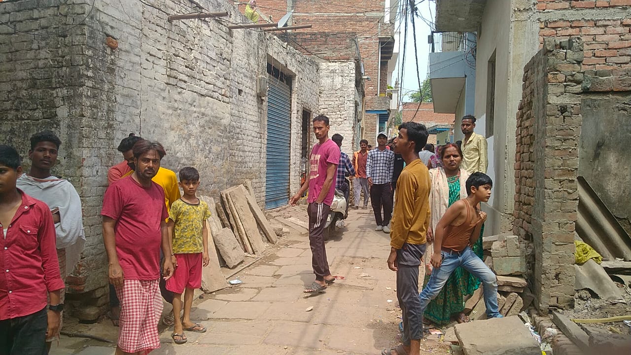 Blood-soaked body of salon worker found in Varanasi Injury marks on ...