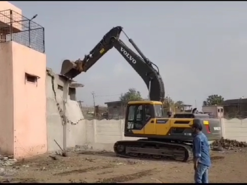 JCB run on pucca houses, administration and police force remained ...