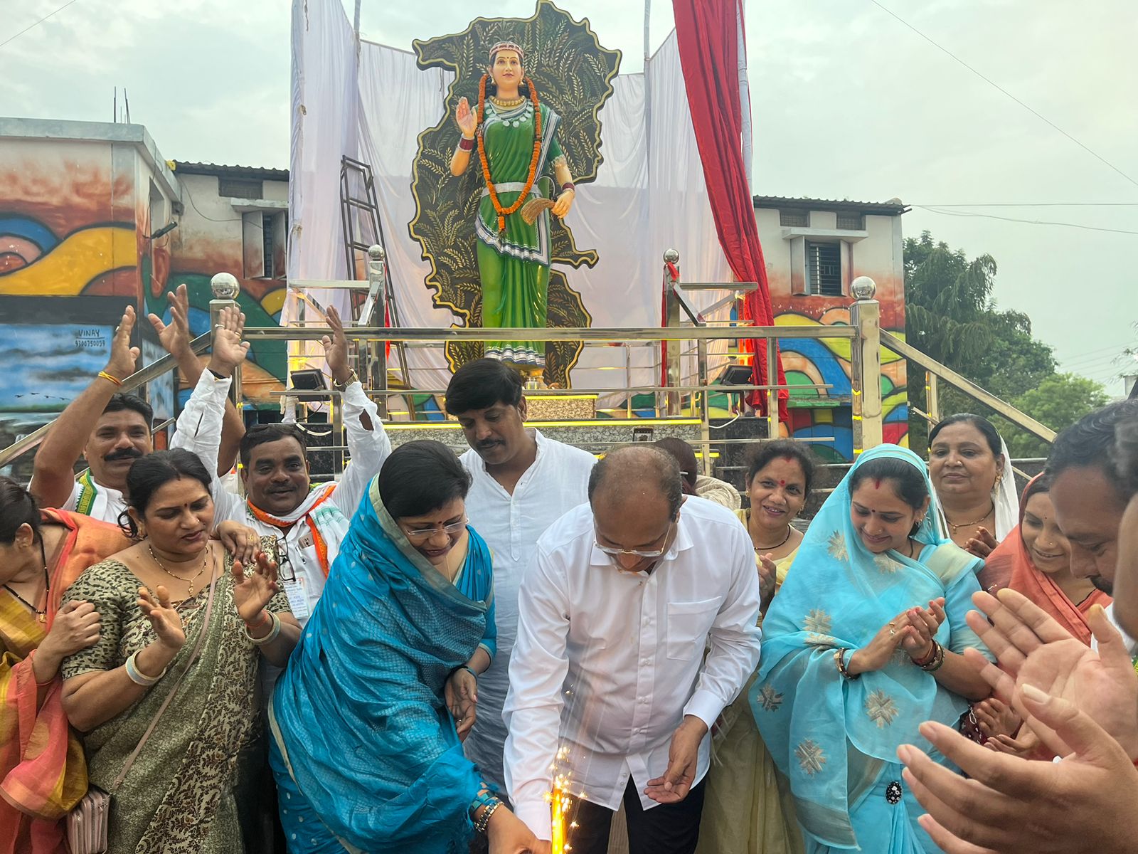 Chhattisgarh Mahtari's statue unveiled in Sanjari Club Garden, sang ...