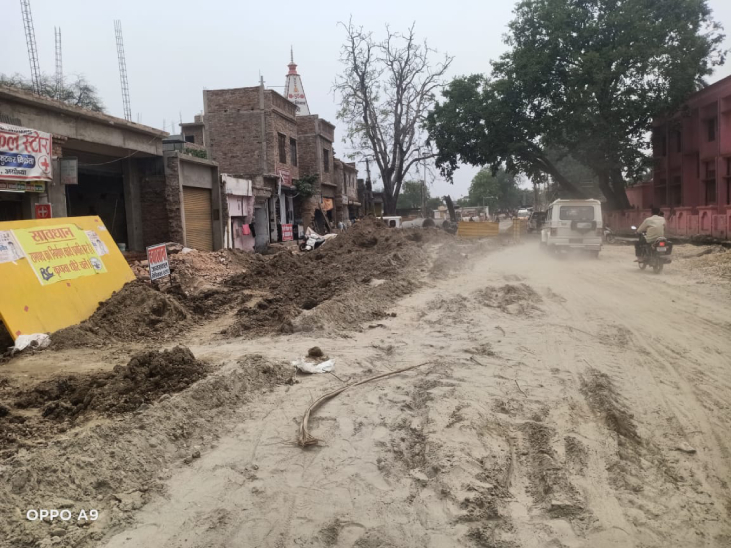 Arbitrary construction work increased the difficulties of passers by ...