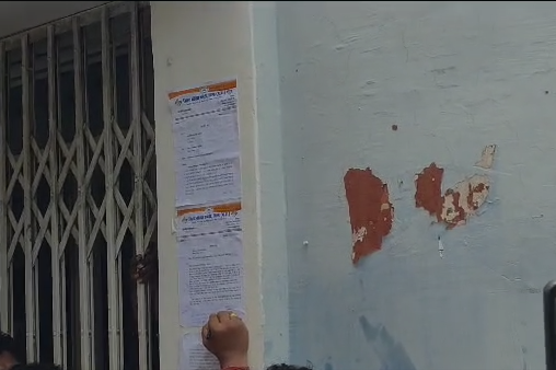 Collector did not come to collect the memorandum, angry workers pasted ...