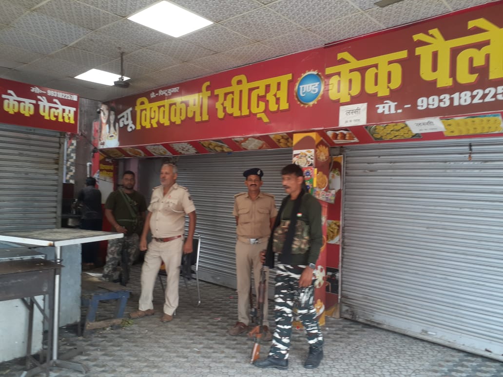 Half a dozen rounds of firing to establish supremacy at Aliganj Bazar ...