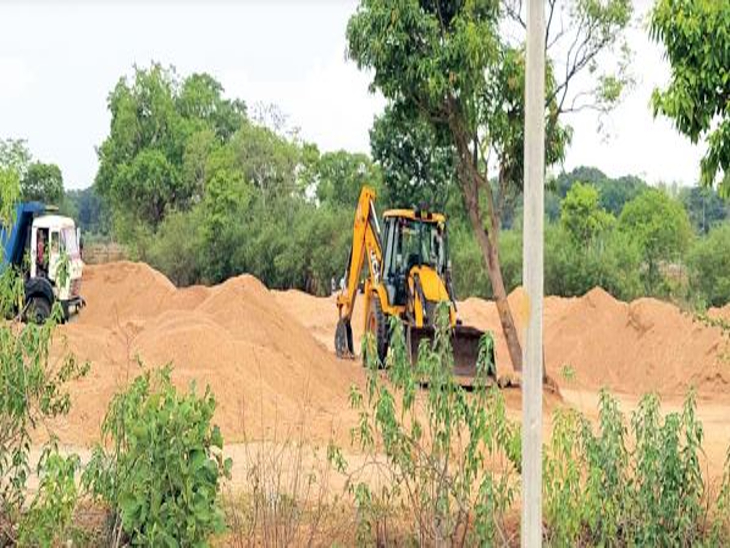 Smugglers bringing 100 haiva sand to Ranchi daily from Khunti, offering ...