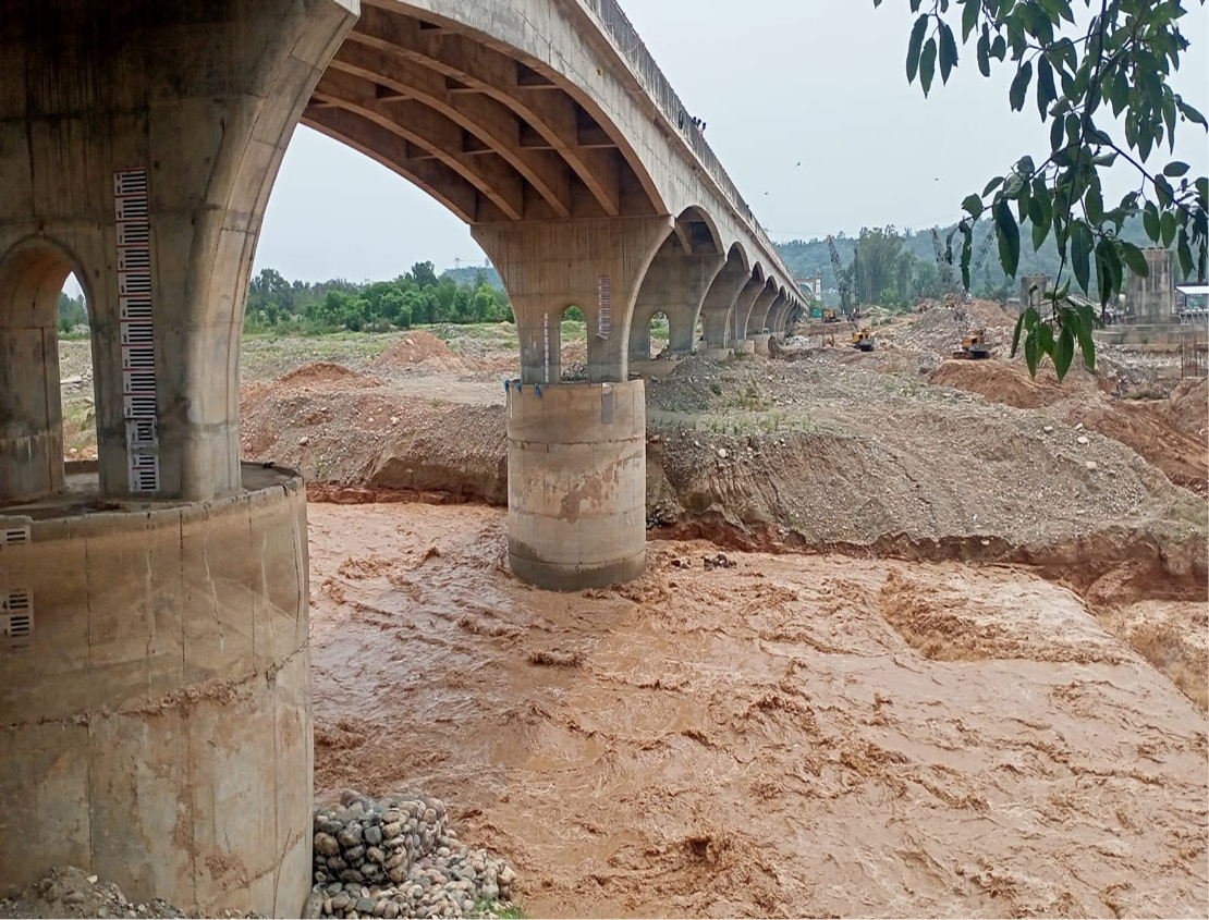 Strong water flow in Chakki Dariya, construction of narrowage bridge ...