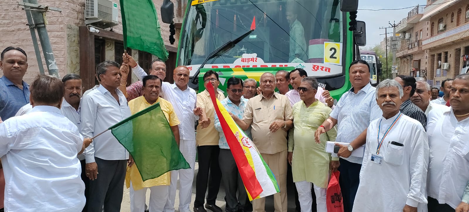 The group of worshipers of Varshitap leaves | वर्षीतप के आराधकों का ...