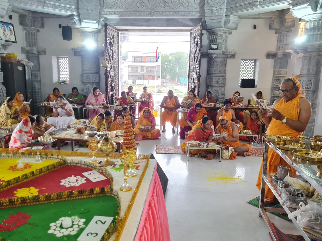 Dingbar Jain Samaj hoisted the Panchrang flag, Shreeji's consecration ...