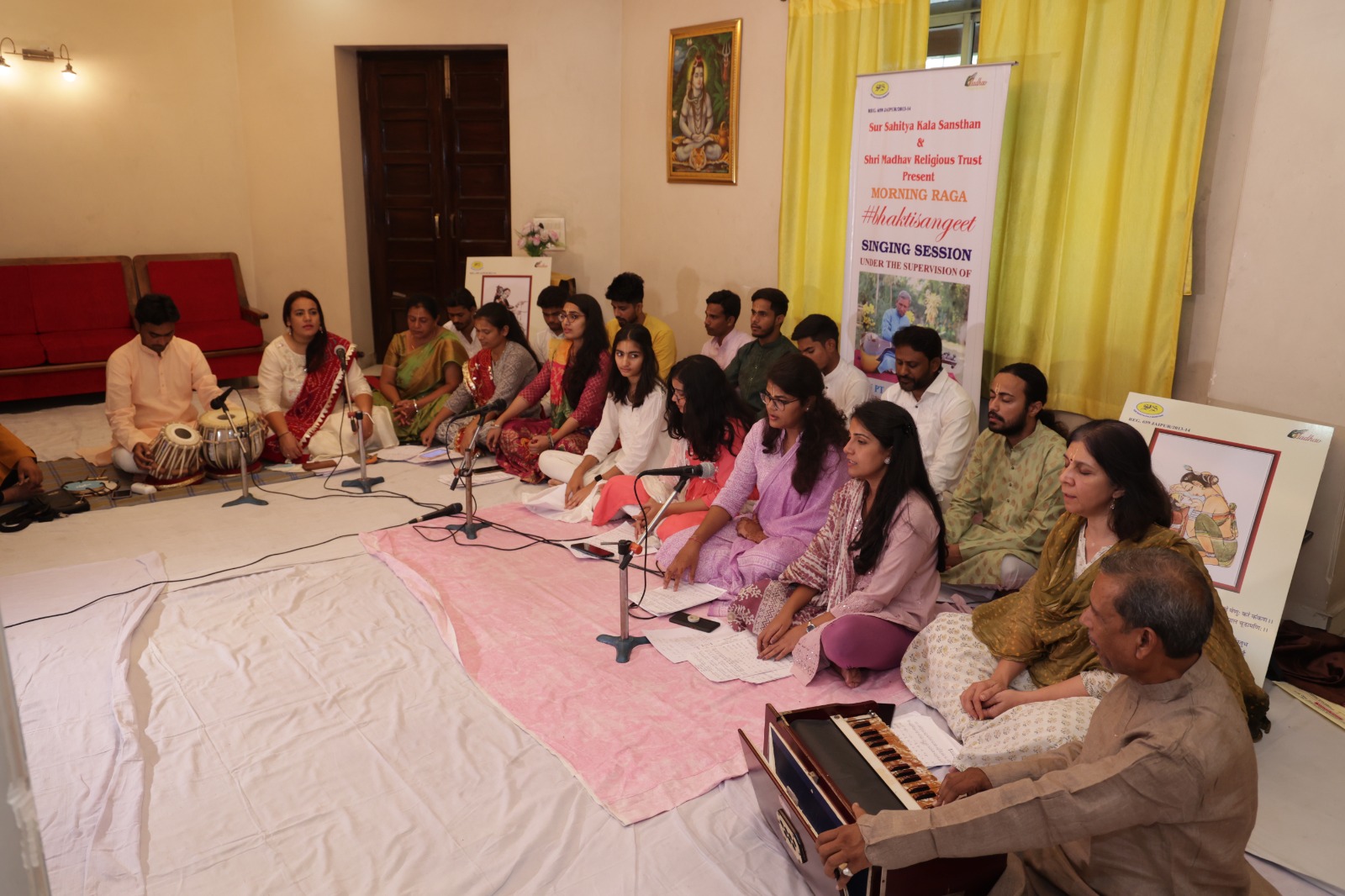 Worship of God with Vedic mantras in morning raginis, presentations ...