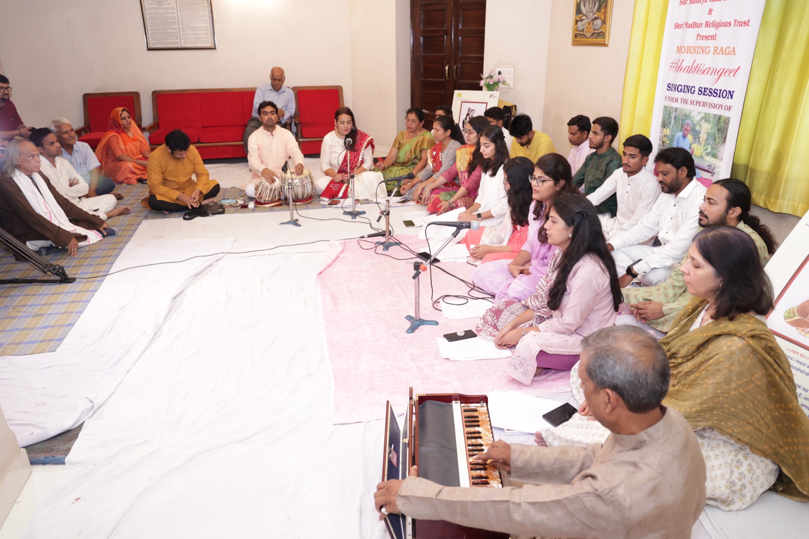 Worship of God with Vedic mantras in morning raginis, presentations ...